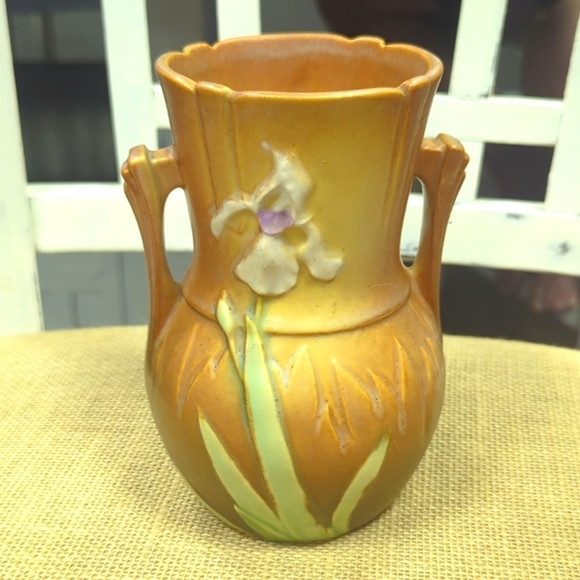 Roseville | Accents | Roseville Iris Vintage 93s Pottery Vase Shape ...